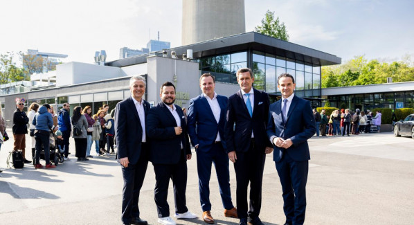 Experience Austria's highest landmark >> Danube Tower Vienna