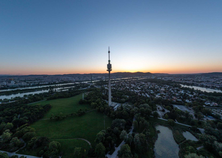 Experience Austria's highest landmark >> Danube Tower Vienna
