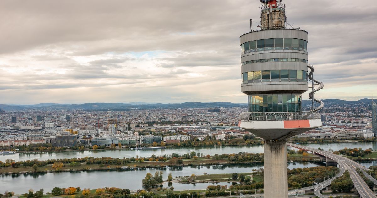 Nervenkitzel pur: Europas höchste Rutsche eröffnet am Donauturm in Wien!